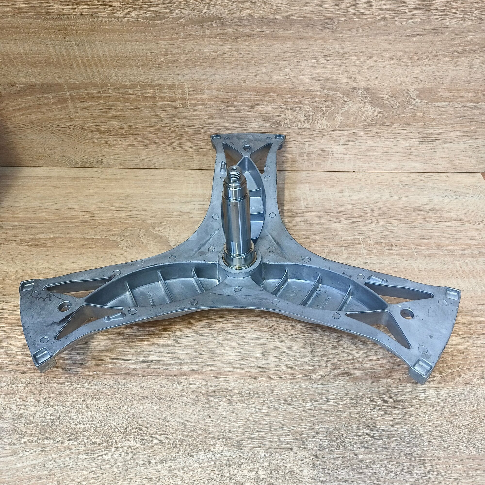 Крестовина барабана стиральной машины Bosch 11012373 вал 128-129 мм