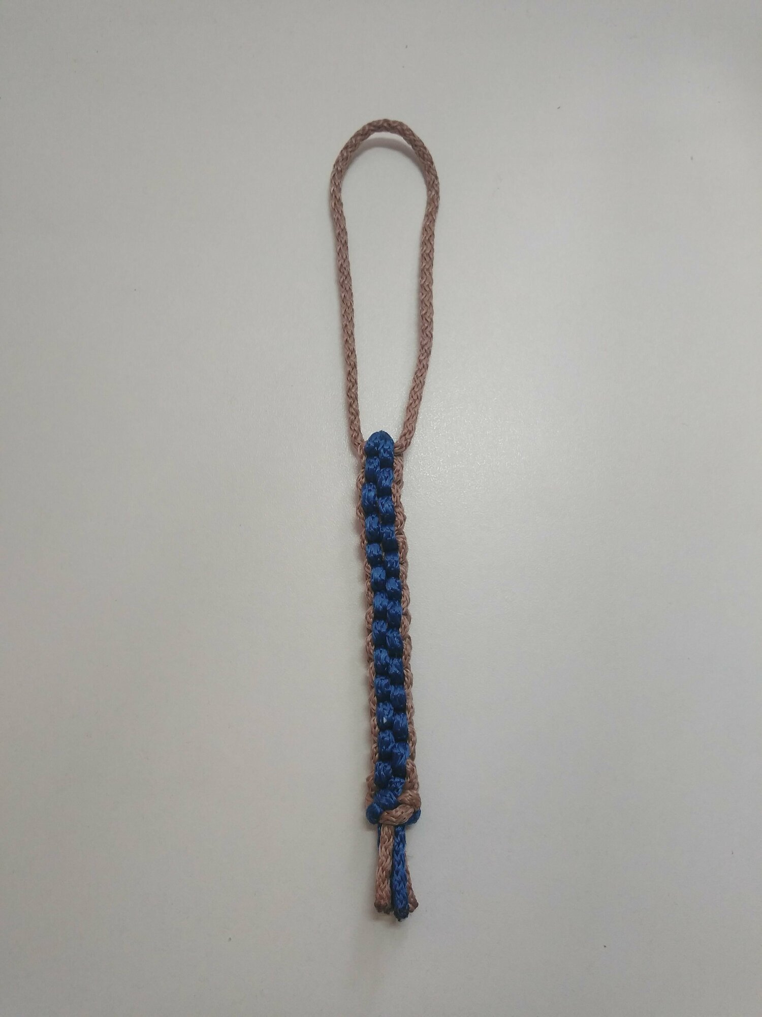 Темляк Pine Art "Square Stitch", для ножей, бежевый/темно-синий