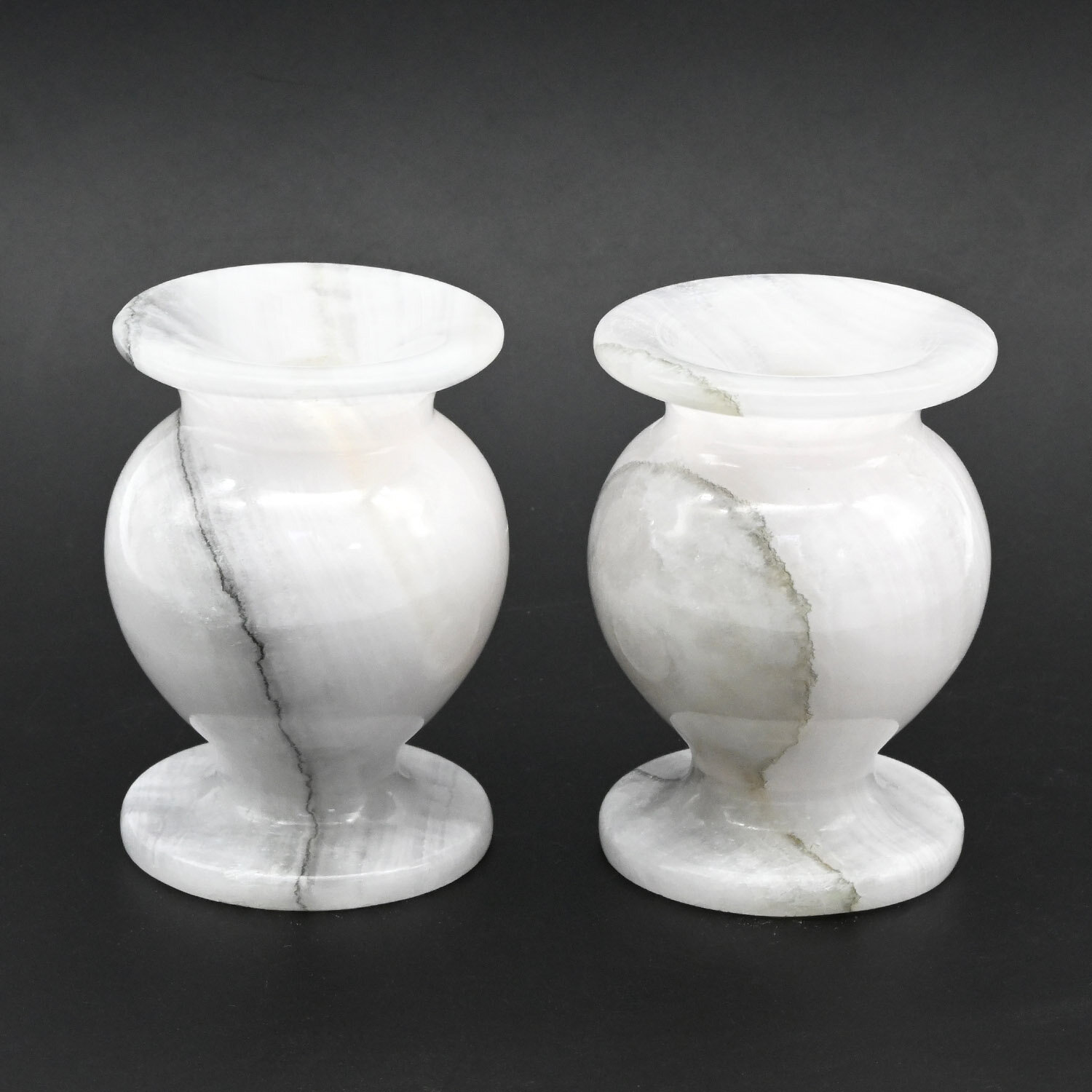 Ваза из розового оникса 50*50*72мм .