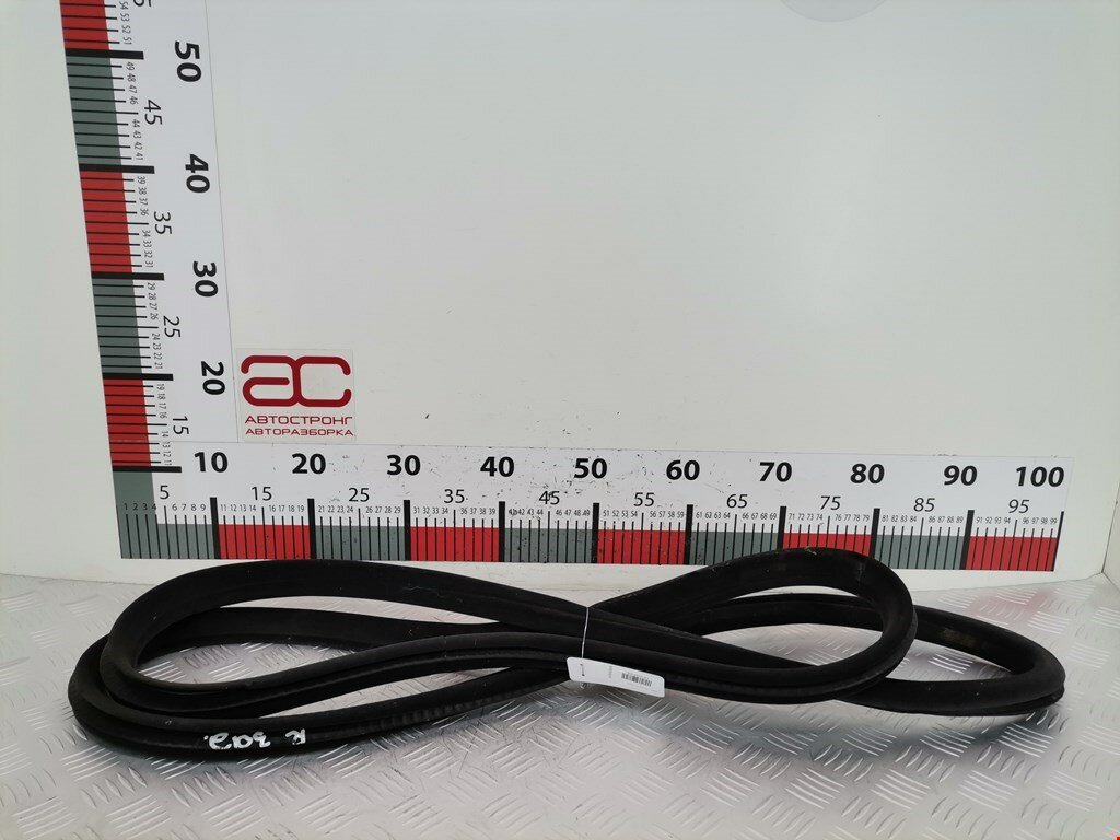 Уплотнитель двери BMW 7-Series (E65/E66) 51228223703 арт. 1530499
