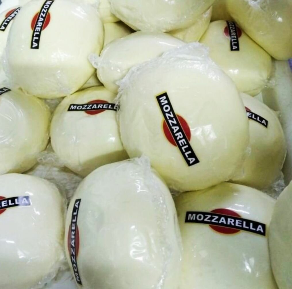 Сыр домашний *Mozzarella* в вакуумной упаковке 1кг.
