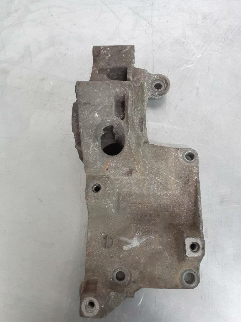 Кронштейн генератора Skoda Fabia рест. 2005 038903143R