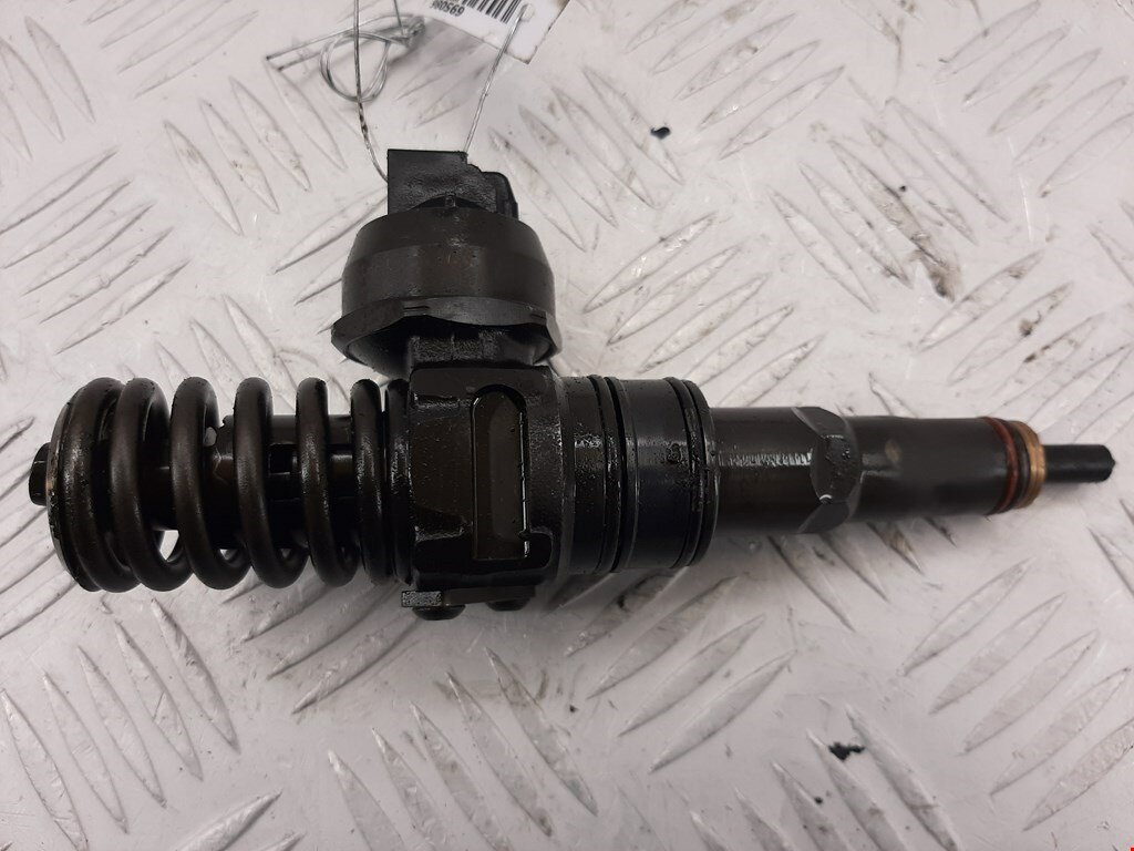 Форсунка дизельная электрическая Volkswagen Golf 4 038130073AG арт. 695086