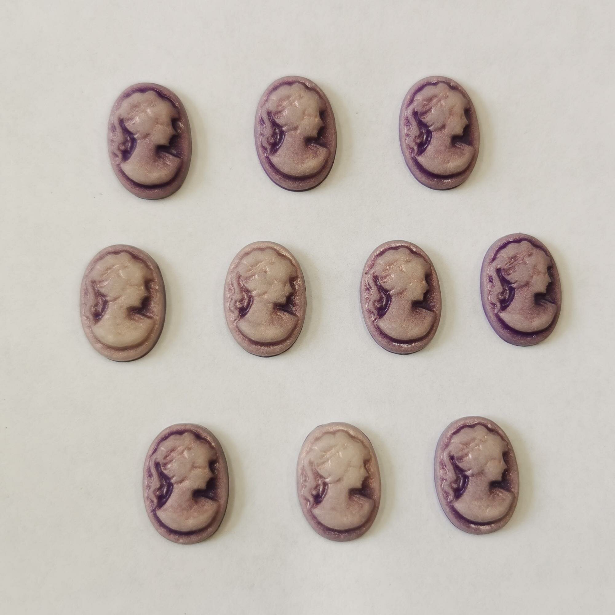 Камея акриловая, 18х13мм, девушка, сиреневый перламутр на фиолетовом, 10 шт.