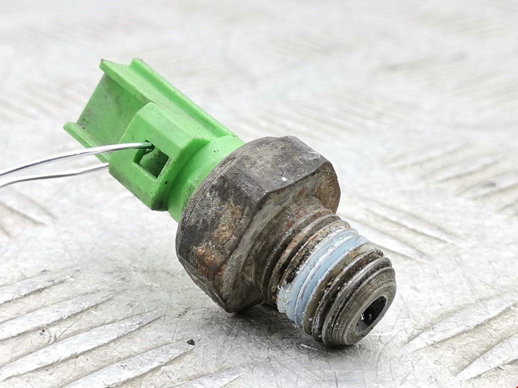 Датчик давления масла Ford Mondeo 3 1363512 арт. 2188412