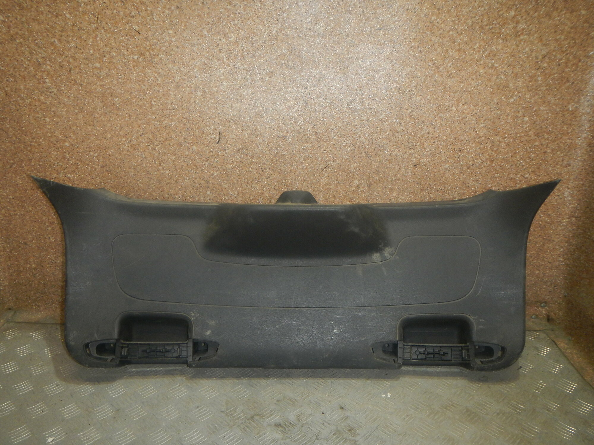 Б/У Обшивка двери багажника, Ford (Форд)-FOCUS 3 (11-19) FORD FOCUS 3 (11-19) хетч Царапины, грязная. 580393 FORD арт. BM...