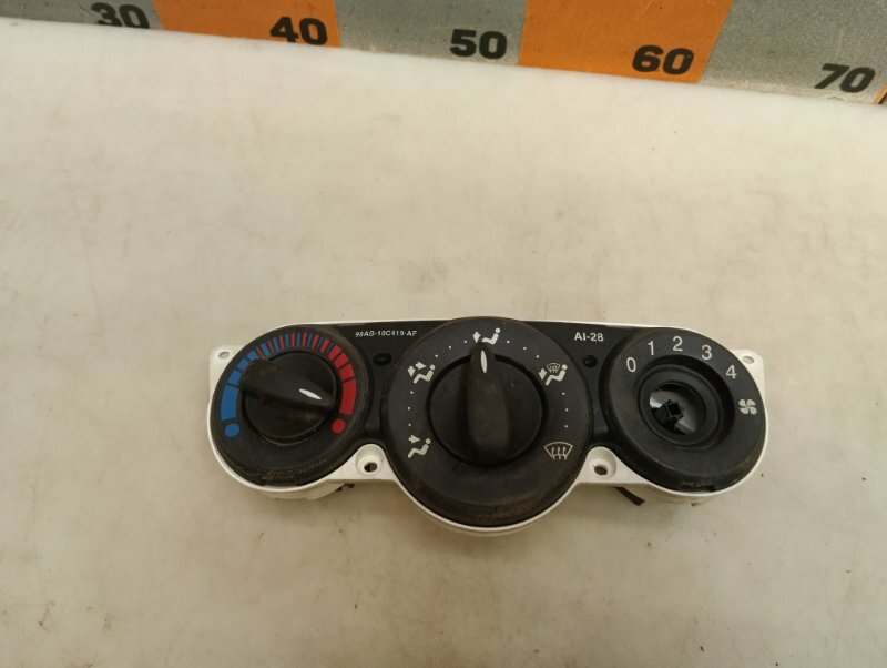 Б/У печкой Блок управления отопителем Ford Focus 2003 1 355326 FORD арт. 98AB18C419AF