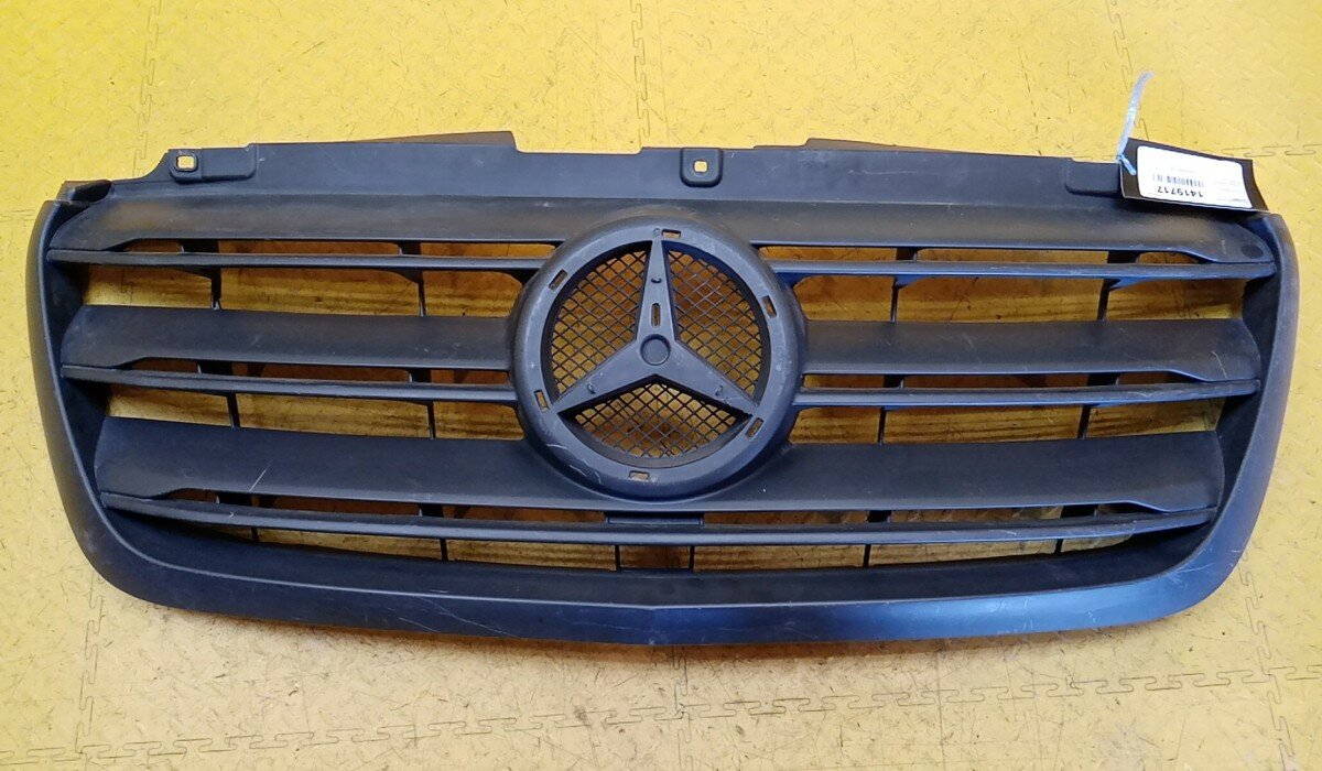 Решетка радиатора Sprinter (907) Mercedes-Benz A9108852600