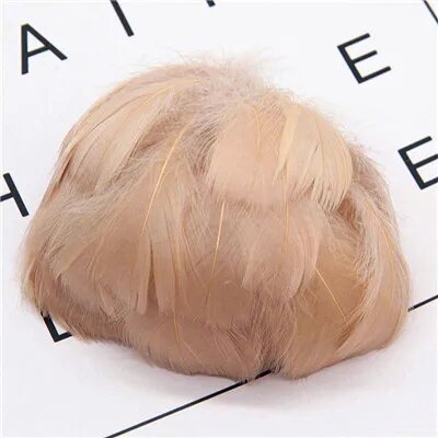 Бежевые перья гусиные, 4-7 см, 100 шт