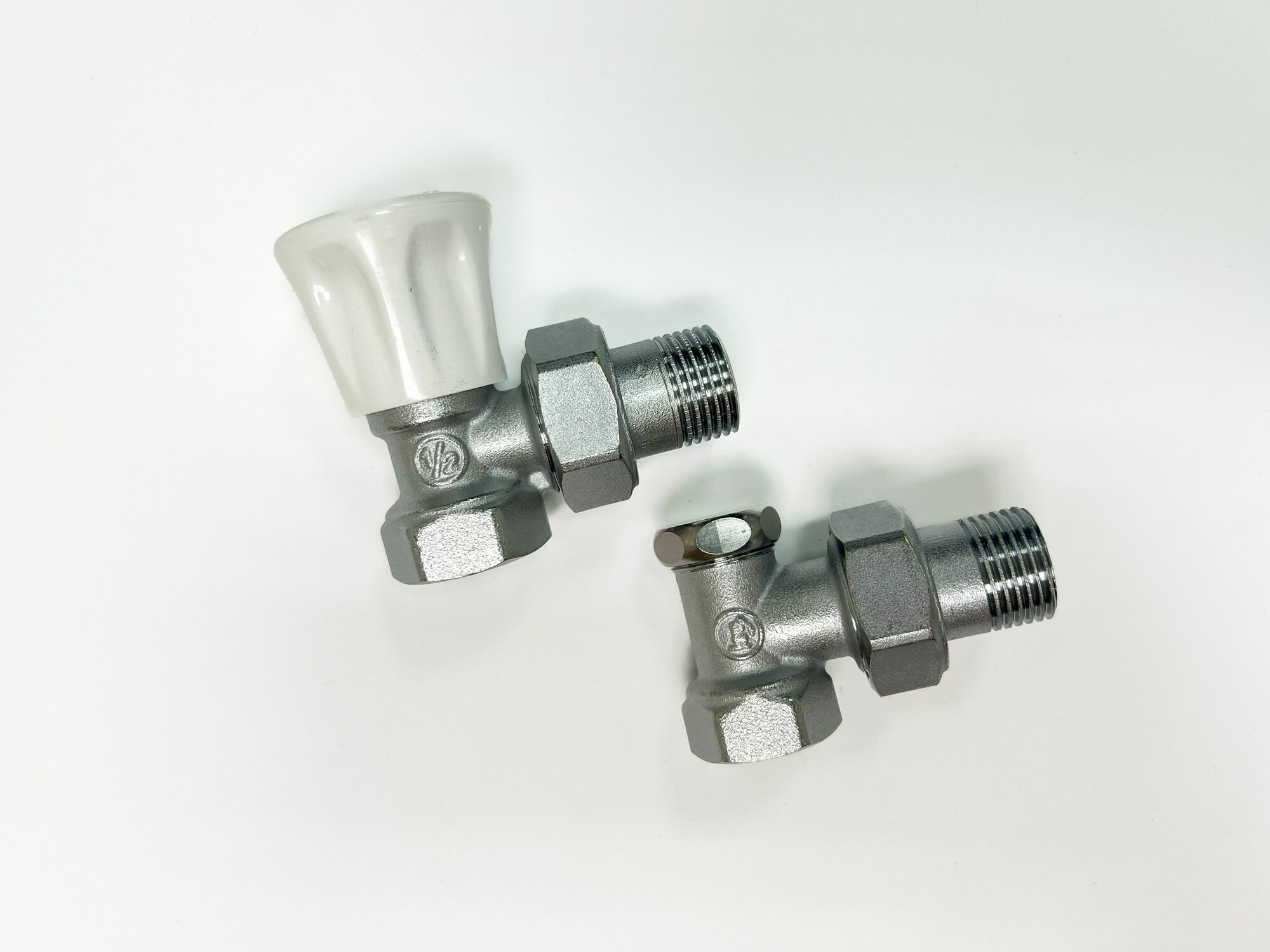 Вентиль Giacomini R705K 1/2", комплект угловой, ручной, с отсечным клапаном