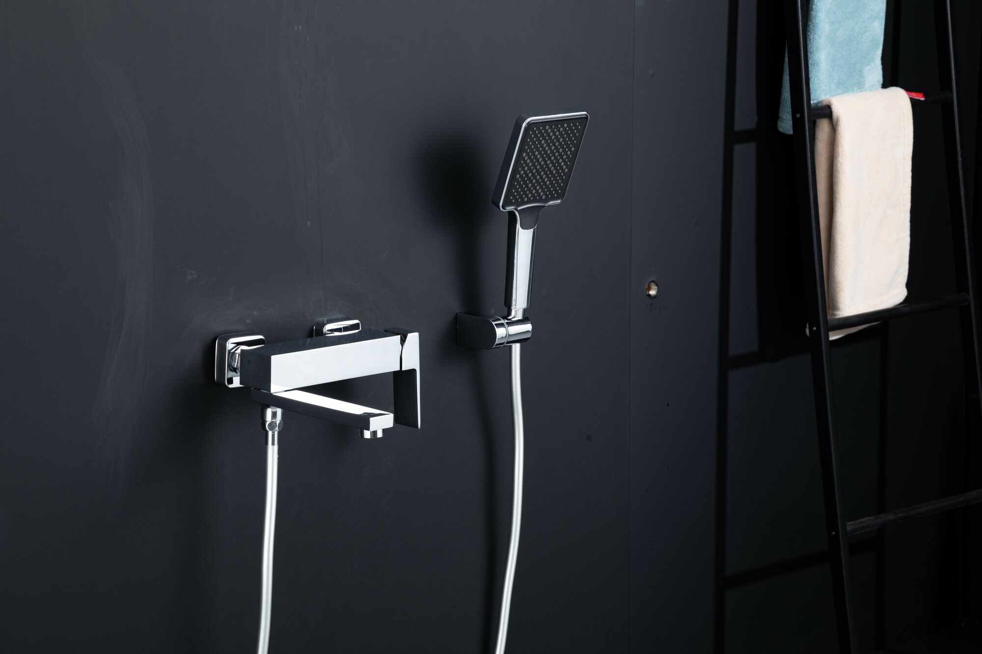 Смеситель для ванны с поворотным изливом Frap F3291 латунь, лейка 3 режима, цвет хром