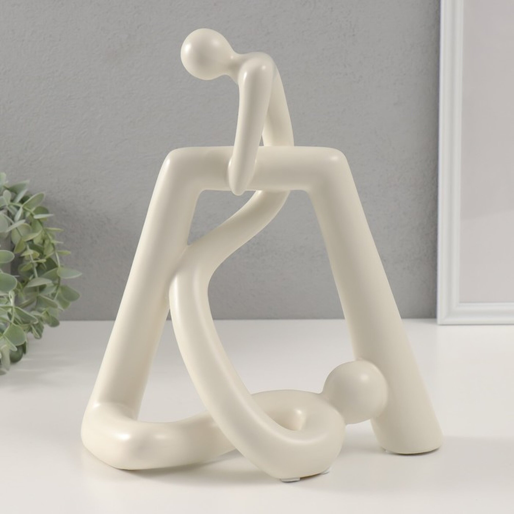 Статуэтка "Связанные", керамика, глазурь, белая, 10,5x26,5x31 см