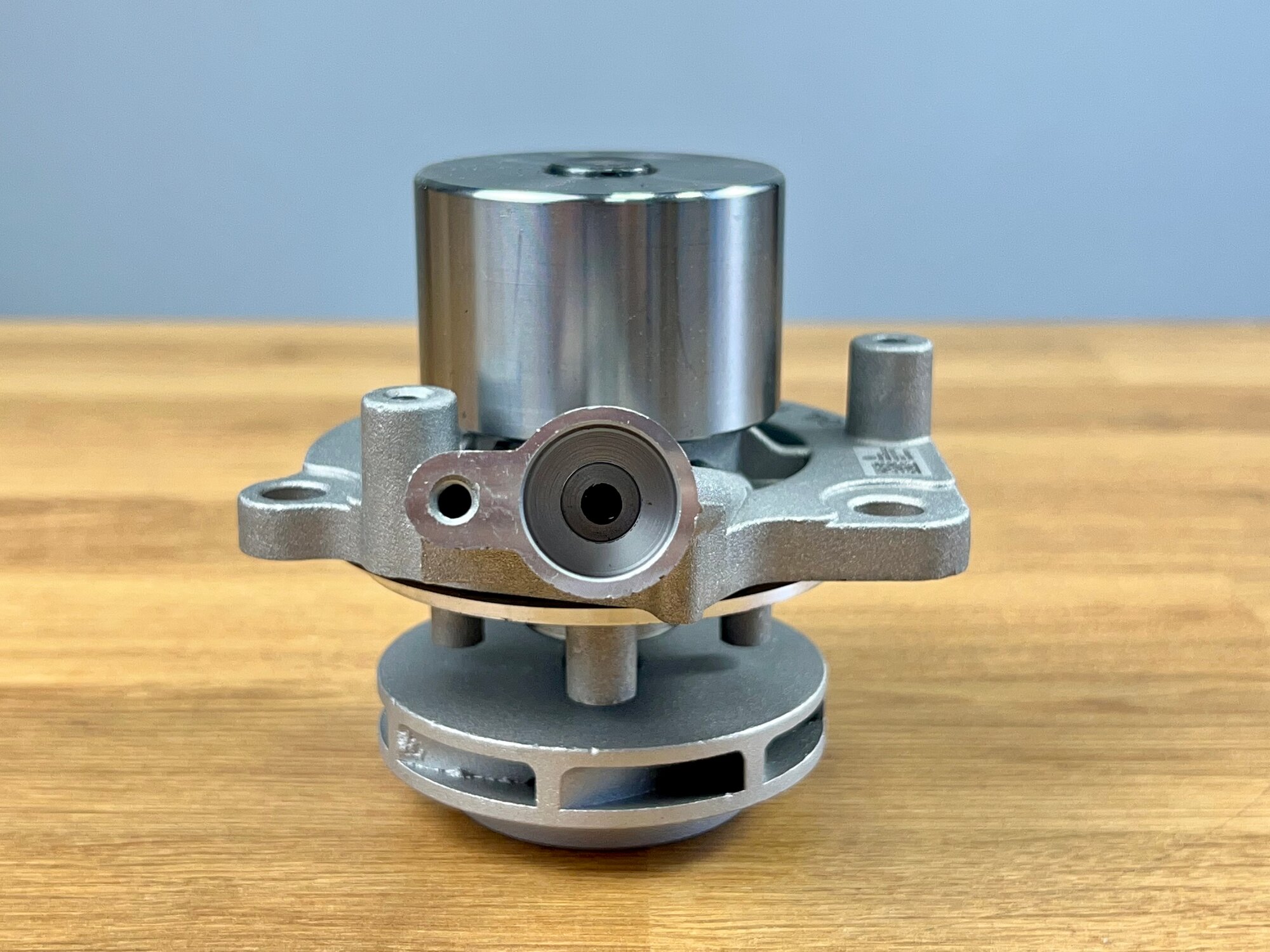 Насос водяной помпа с уплотнительным кольцом VAG ОЕМ 04L121011H