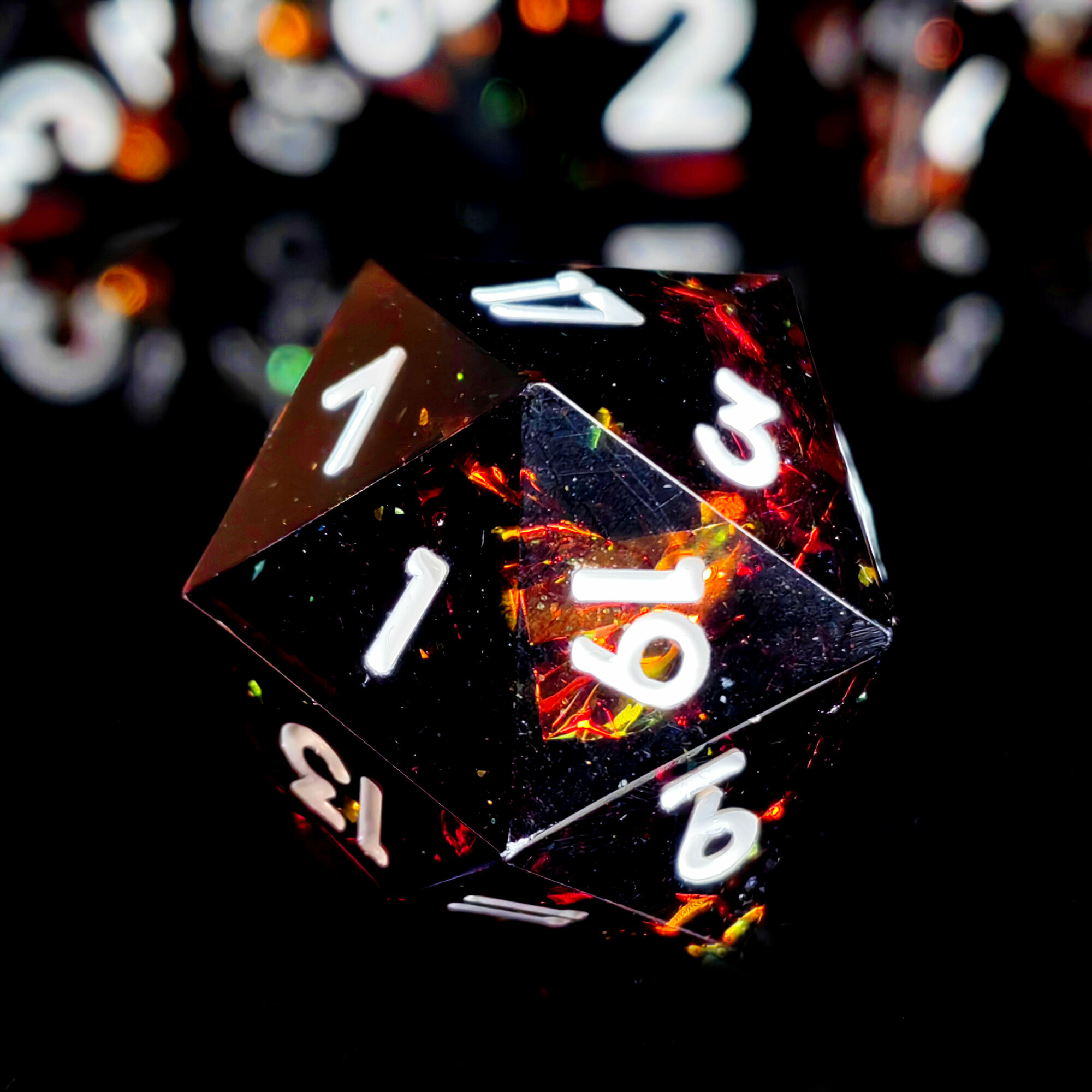 Набор кубиков для DnD из смолы - 7 штук, черные с белыми цифрами, дайсы для Dungeons & Dragons и настольных игр (кубики днд, кости для днд)