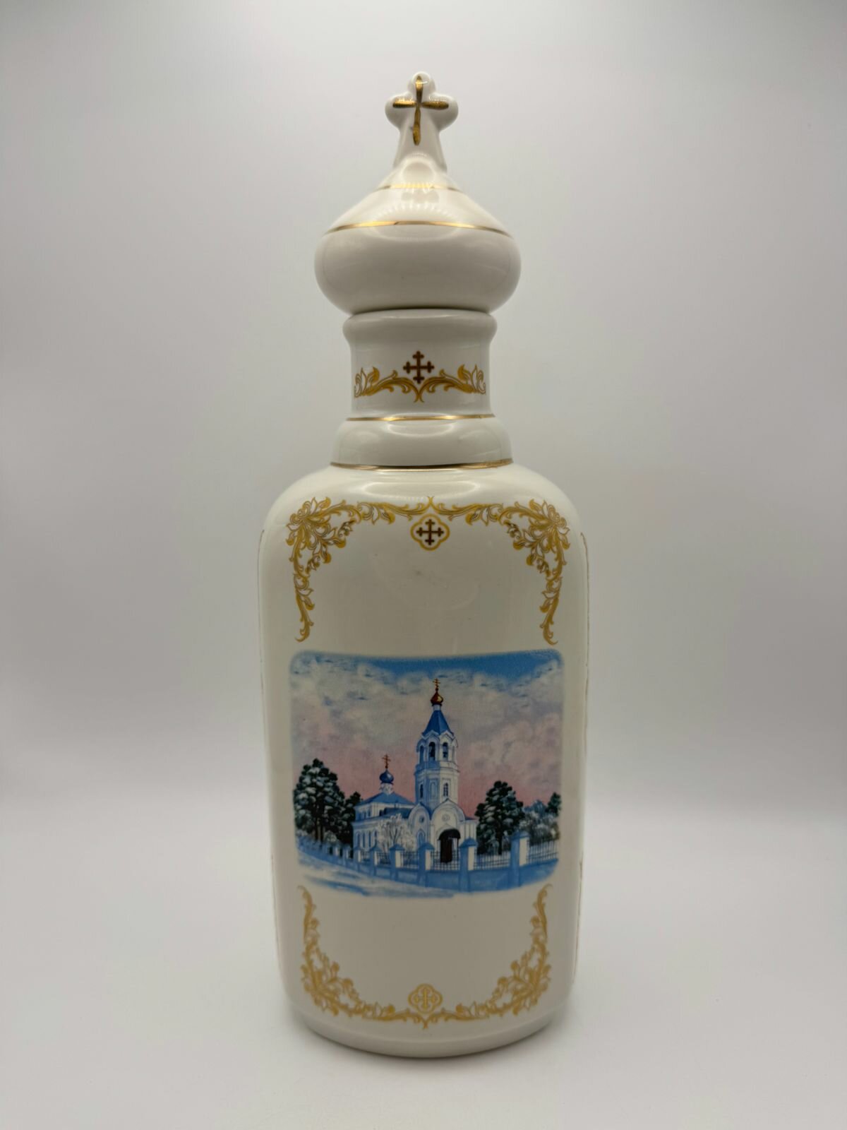 Сосуд "Святая вода" большой плоский (бел, вид цветной, отводка золотом, Храм Рождества Христова в Митине)