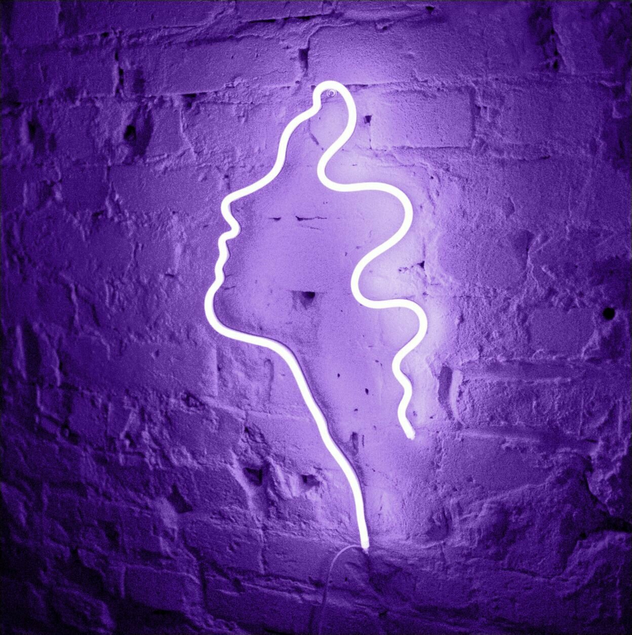 Неоновый светильник Профиль девушки, 50х28 см, фиолетовый