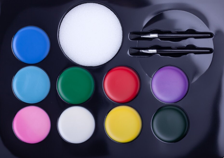 Набор для грима лица и тела "deVENTE" 8080000 9цв.+ 2 кисточки+спонжик