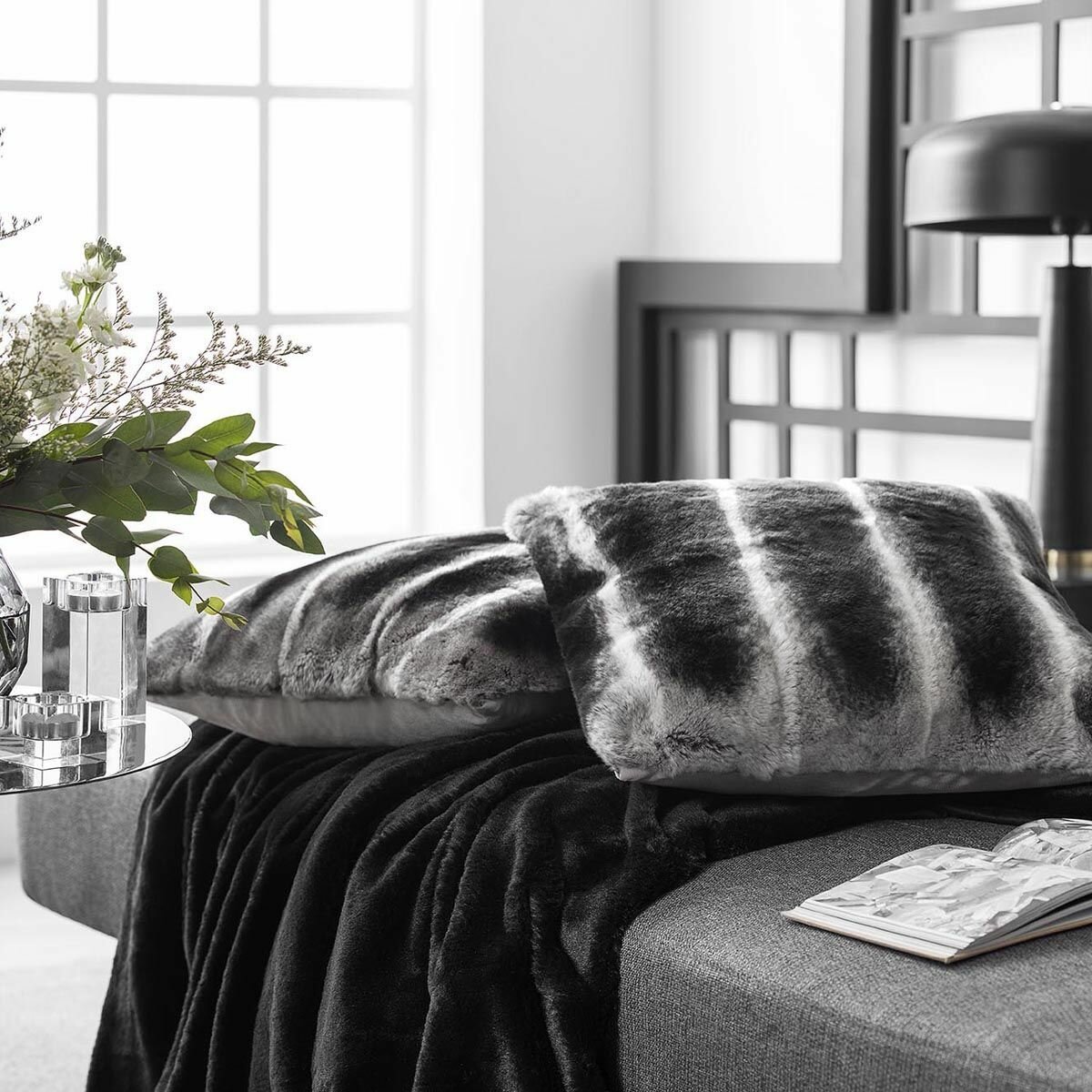 Декоративная подушка Togas "Рушер", 40х40 см, натуральный мех