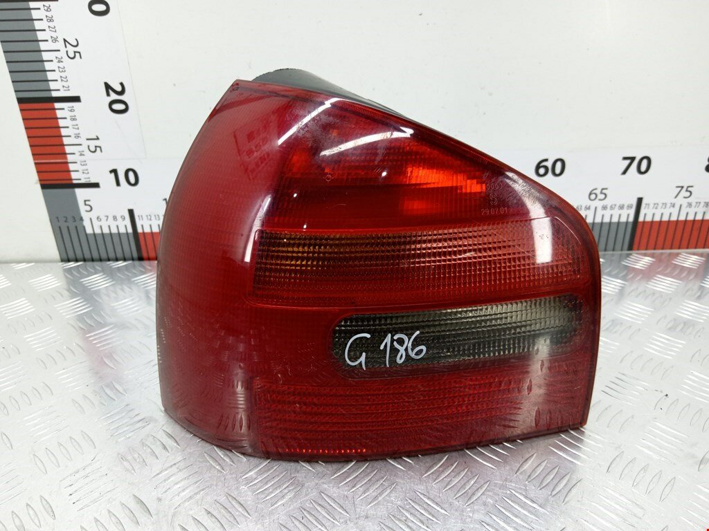 Фонарь задний левый Audi A3 8L 8L0945095A арт. 1736779