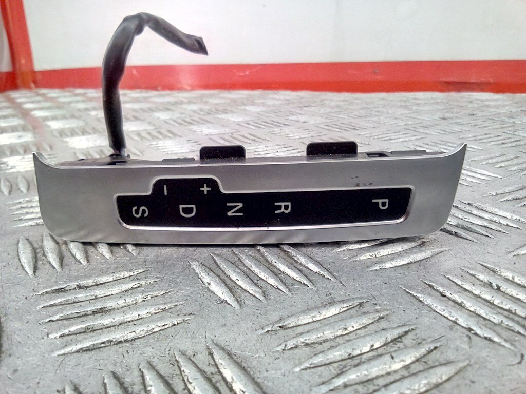 Дисплей информационный Audi A6 C6 4F2713463C арт. 471949