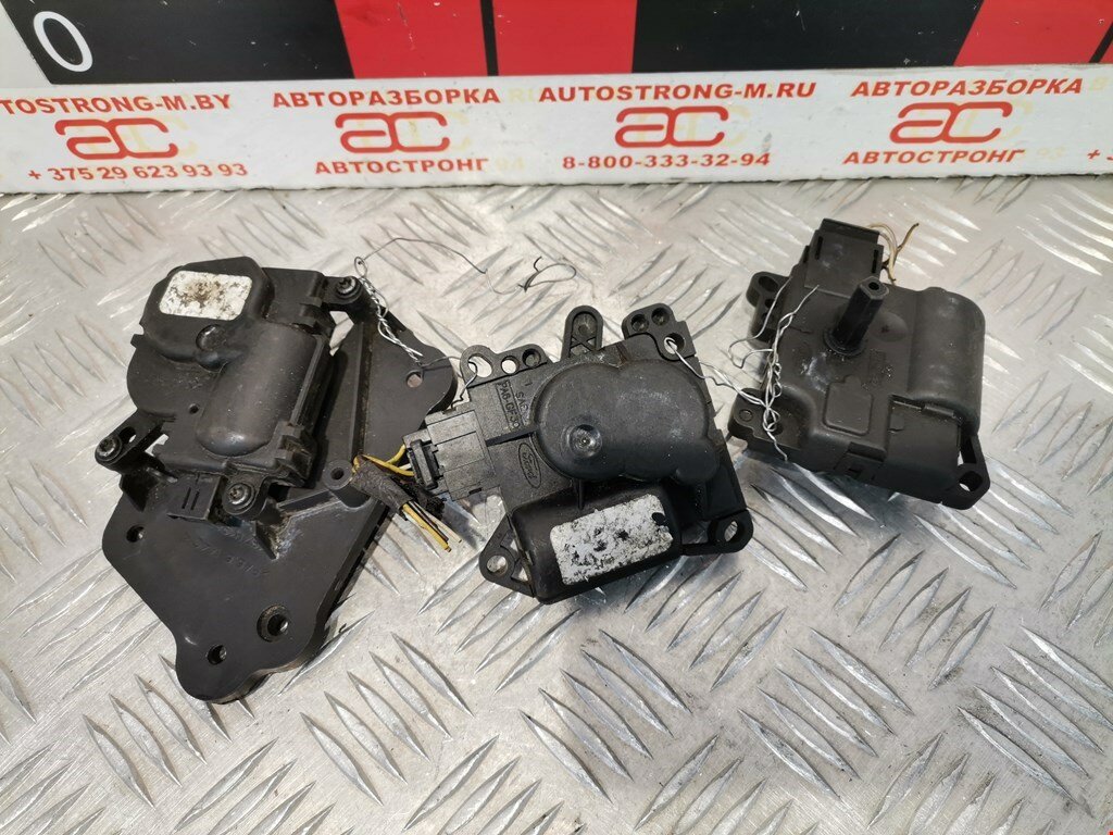 Сервопривод (электропривод моторчик привода) заслонки печки Ford Mondeo 3 1448242 арт. 847298