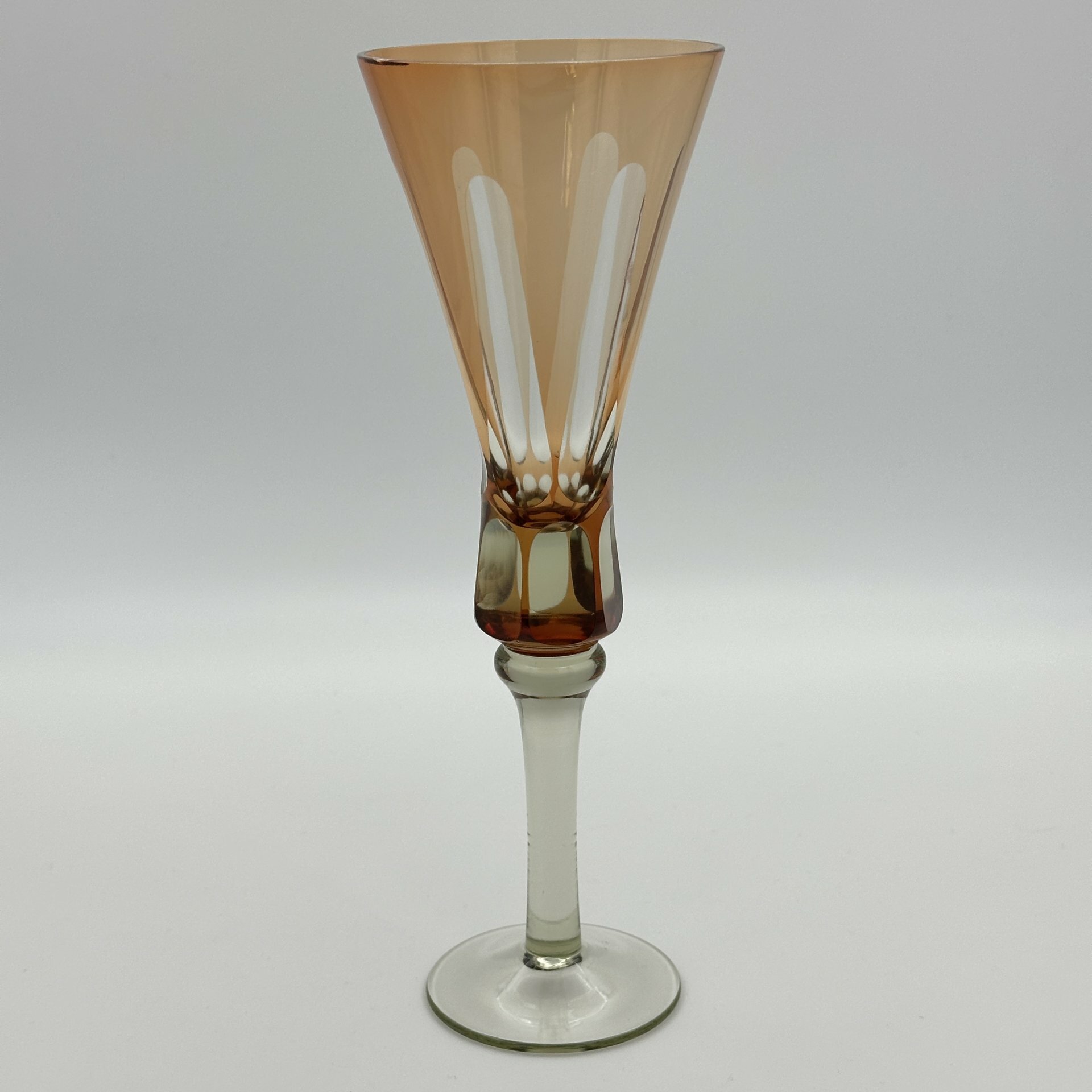 Фужер "Вечерний луч" янтарного оттенка, цветное стекло, гранение