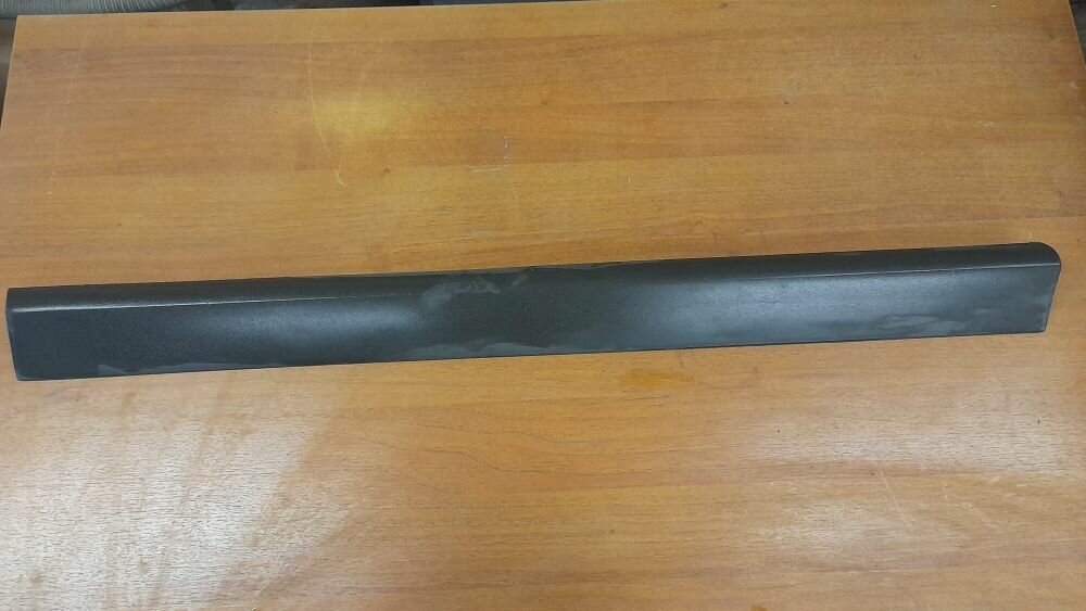 Молдинг передней левой двери Passat B3 1988-1993 357853515