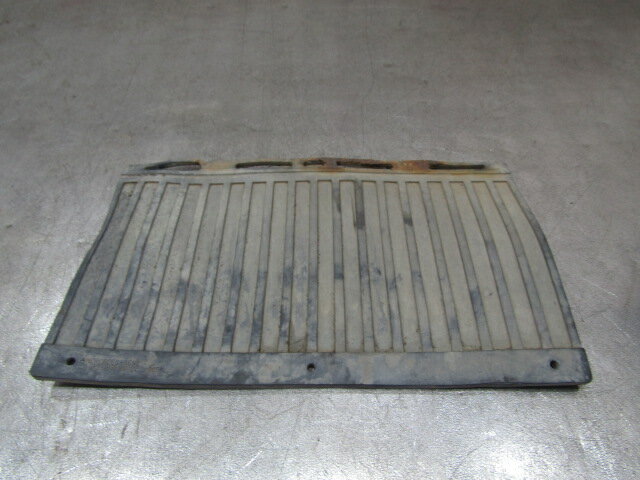 Брызговик переднего крыла Mercedes Axor