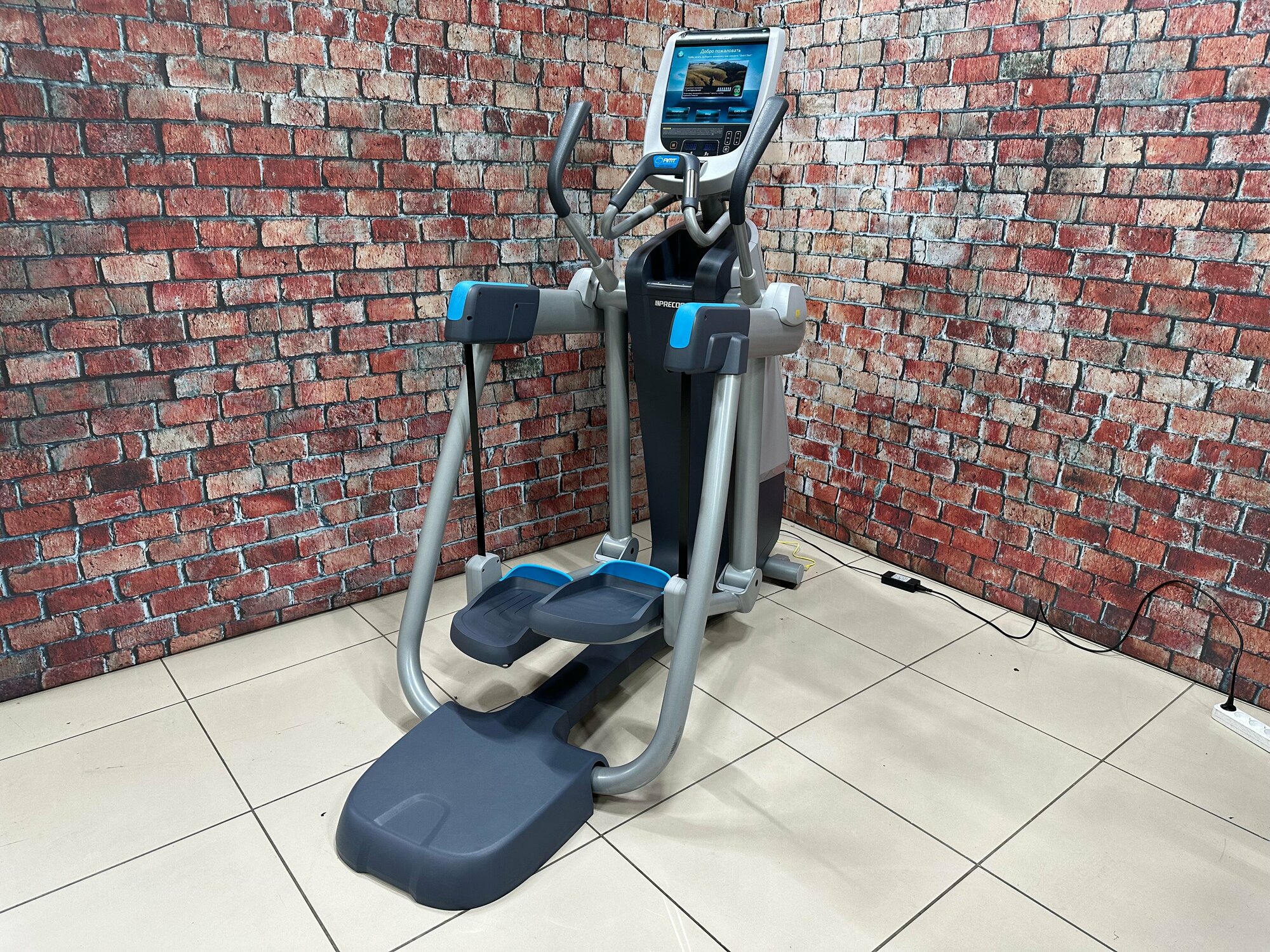 Эллиптический тренажер Precor AMT 885 Open Stride