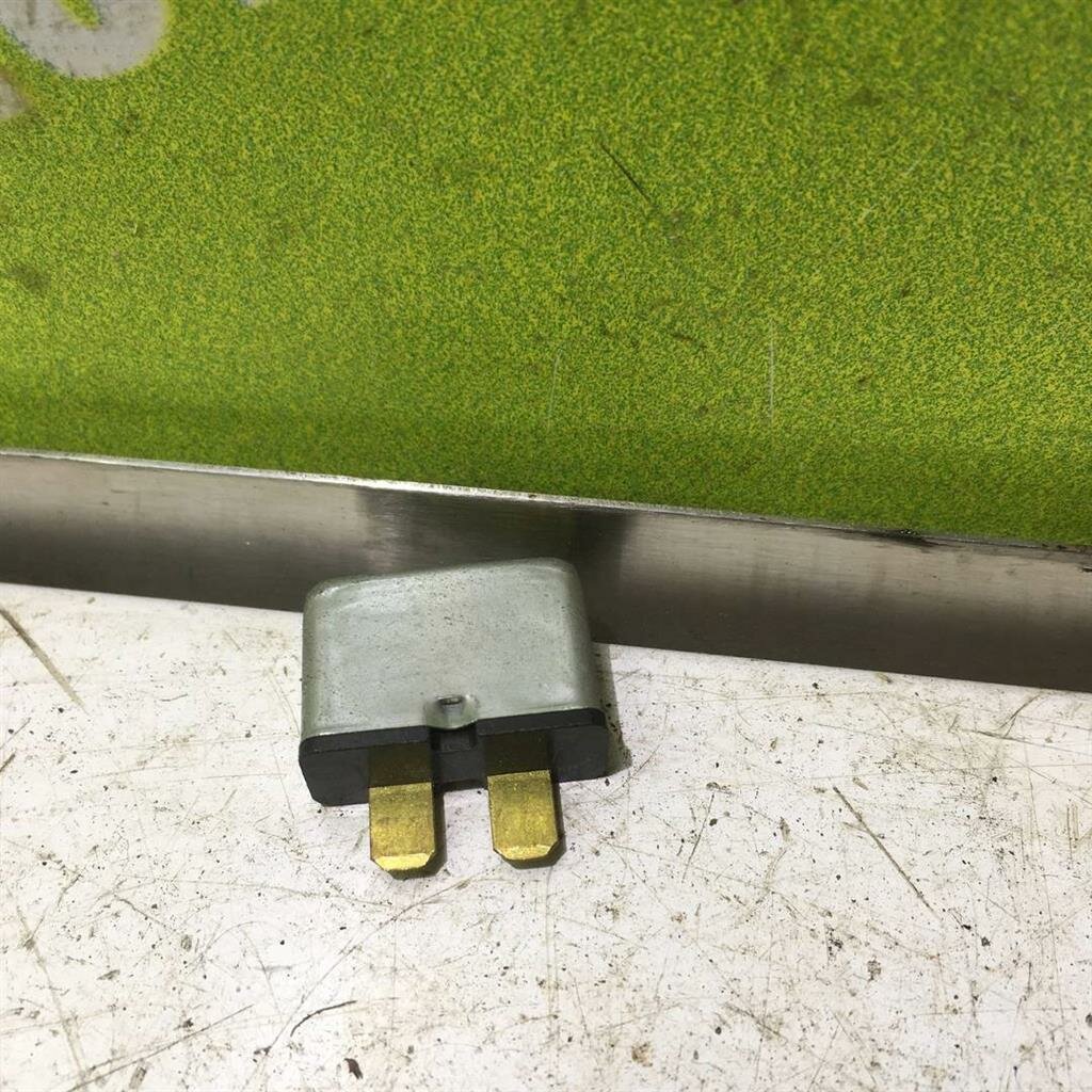 Предохранитель VW Passat B5+ 00-05