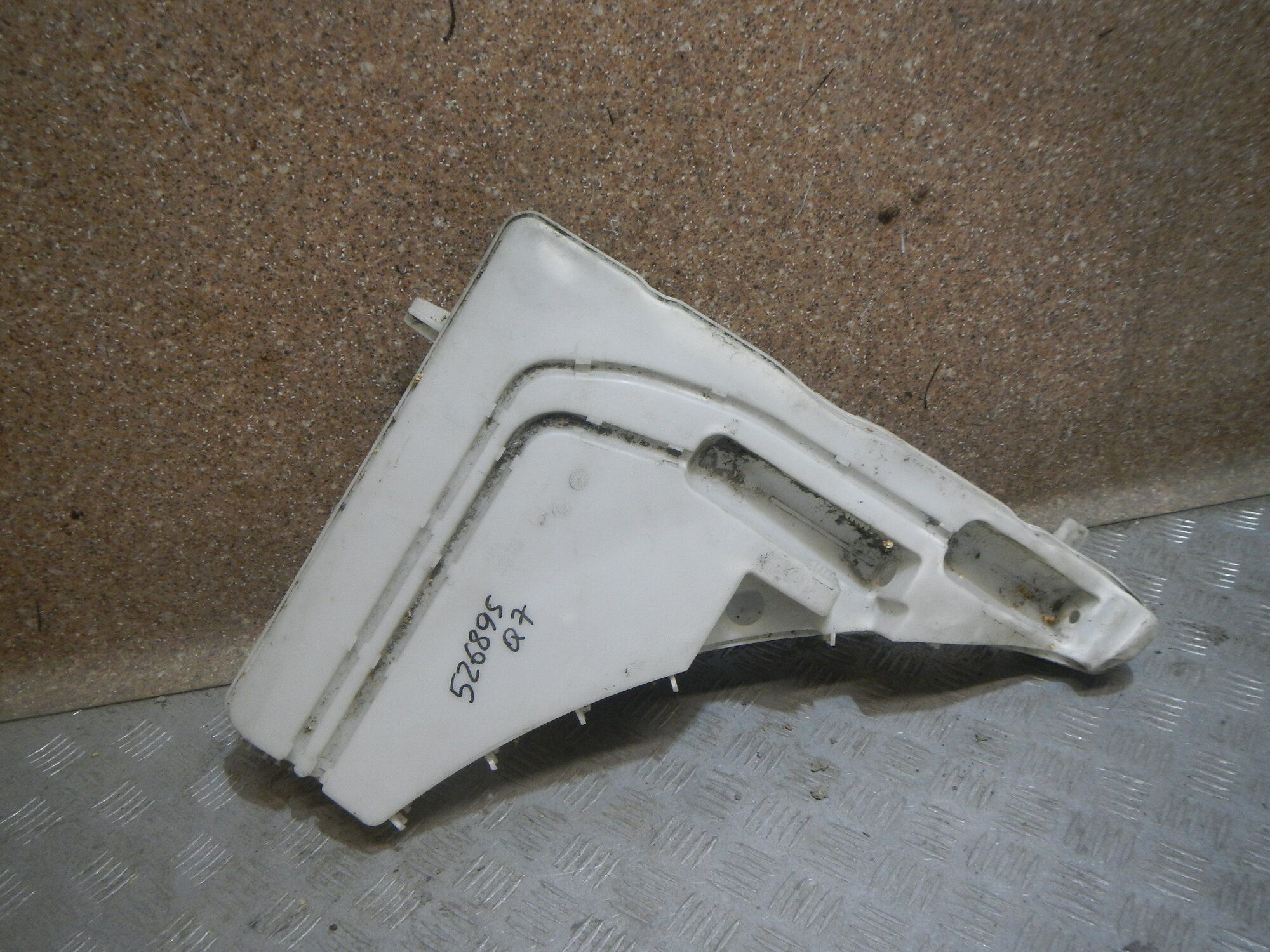 Б/У Бачок омывателя лобового стекла, Audi (Ауди)-Q7 (4M) (15-) AUDI Q7 (4M) (15-) Деформация. 526895 VAG арт. 4M0955453G