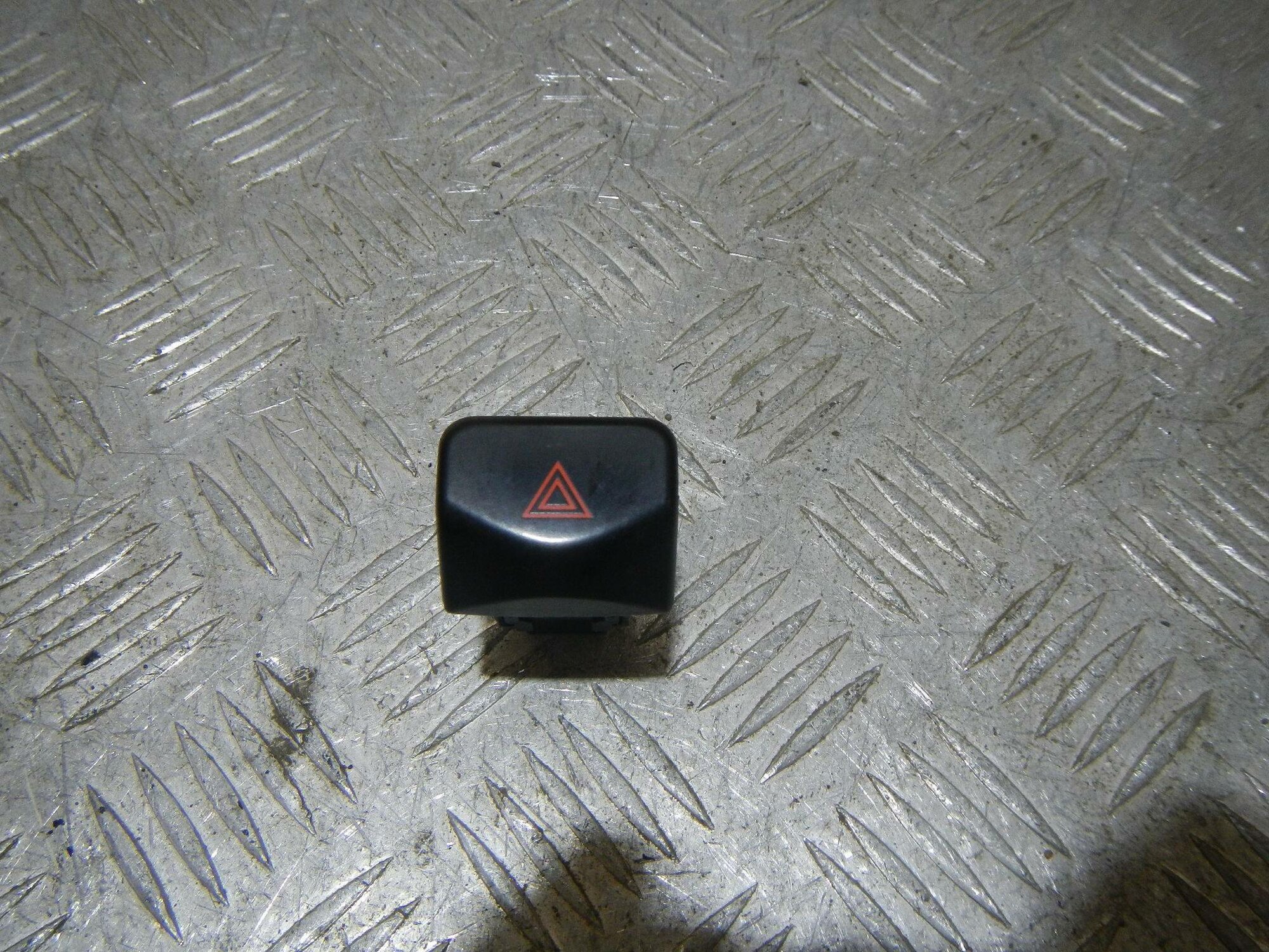 Б/У Кнопка аварийной сигнализации, Nissan (Ниссан)-NOTE (E11) (06-) NISSAN NOTE (E11) (06-) Без видимых повреждений 3188...