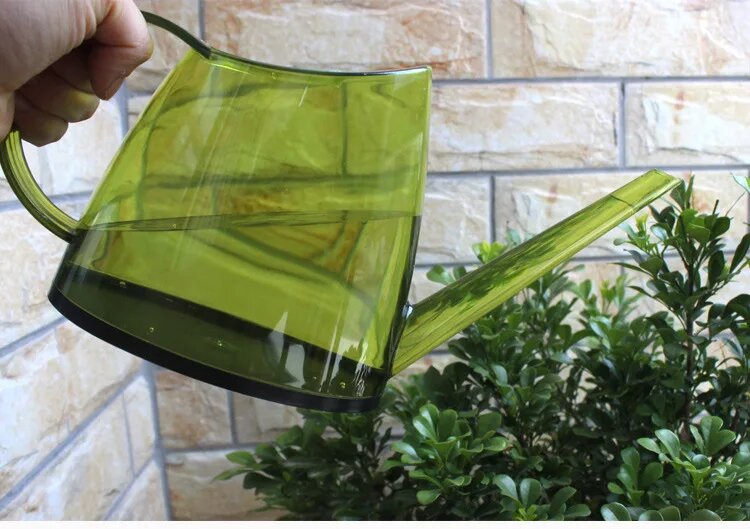 Пластиковая лейка 1.4 л