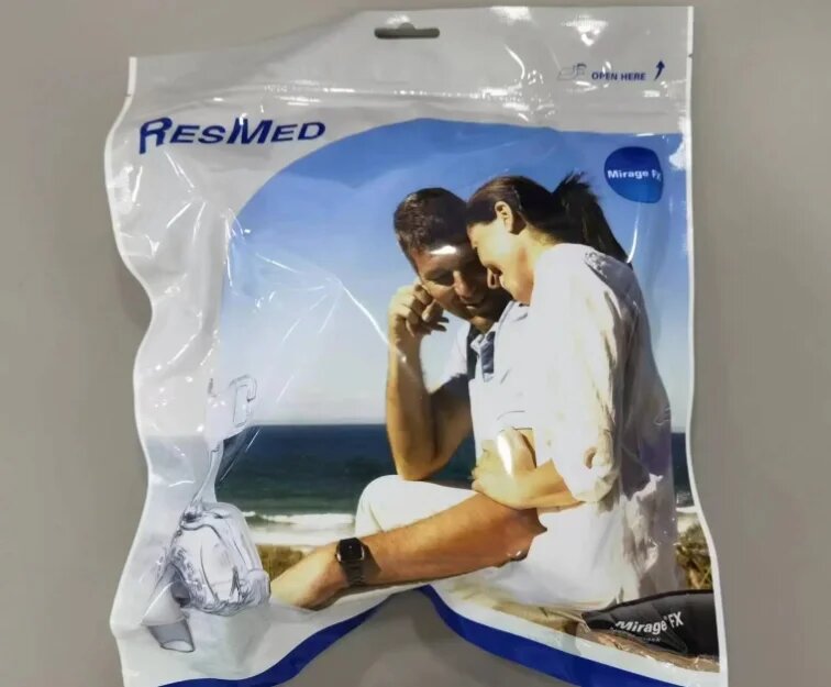 Назальная маска Resmed Mirage FX В комплект входит раму, повязка на голову, адаптер, носовая подушечка.