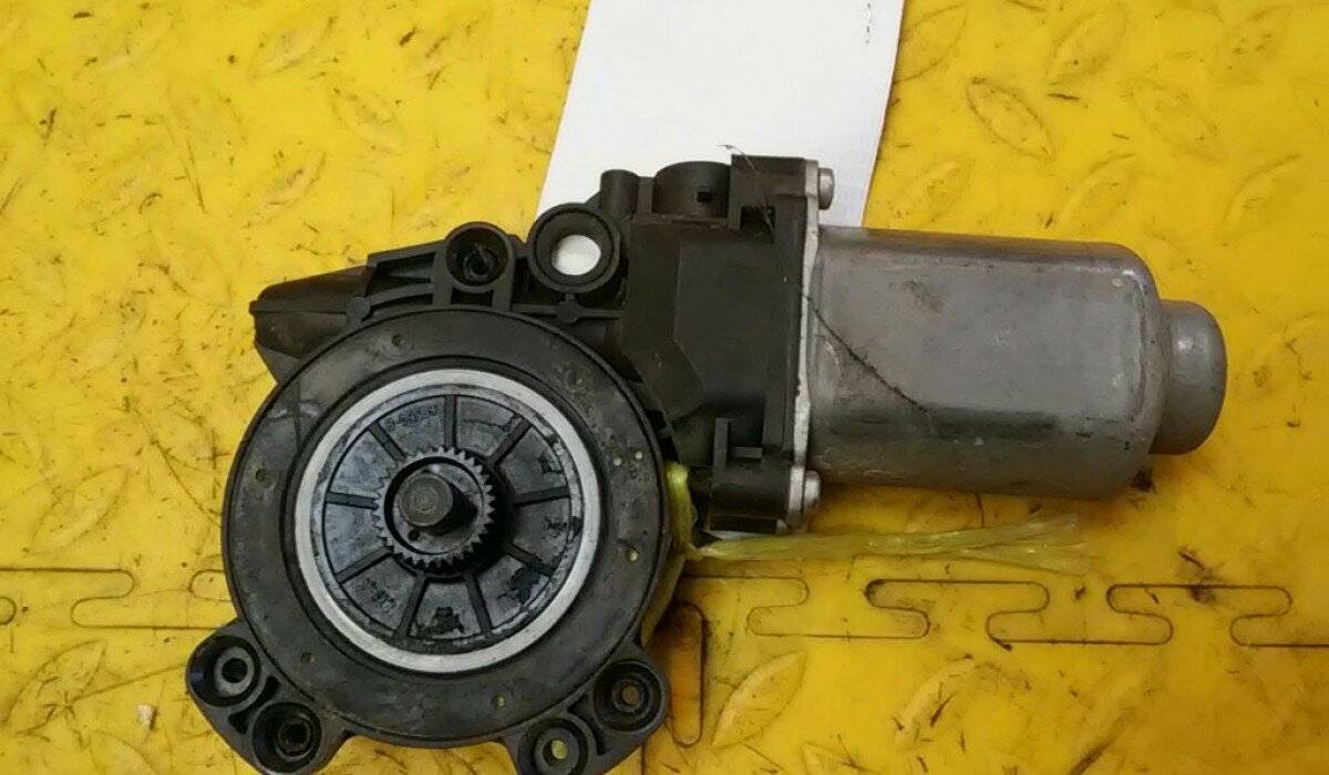 Моторчик стеклоподъемника Solaris Hyundai 824600U000