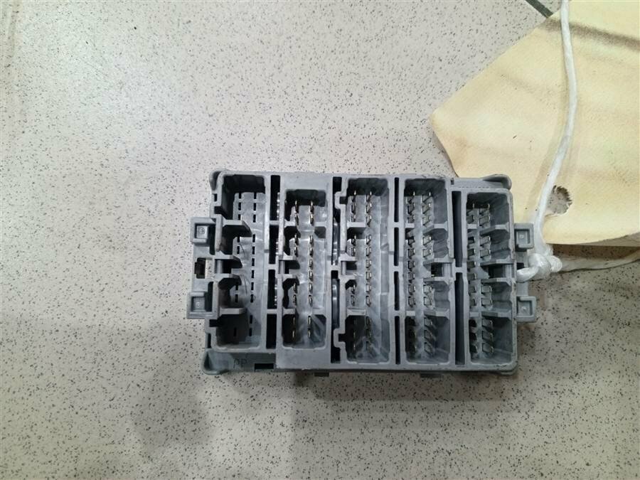 Блок предохранителей салонный от Toyota Corolla Spacio E110 1997-2001