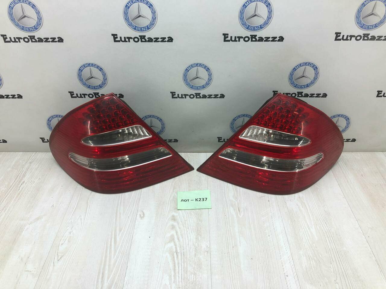 Фонари задние Mercedes W211 A2118200564