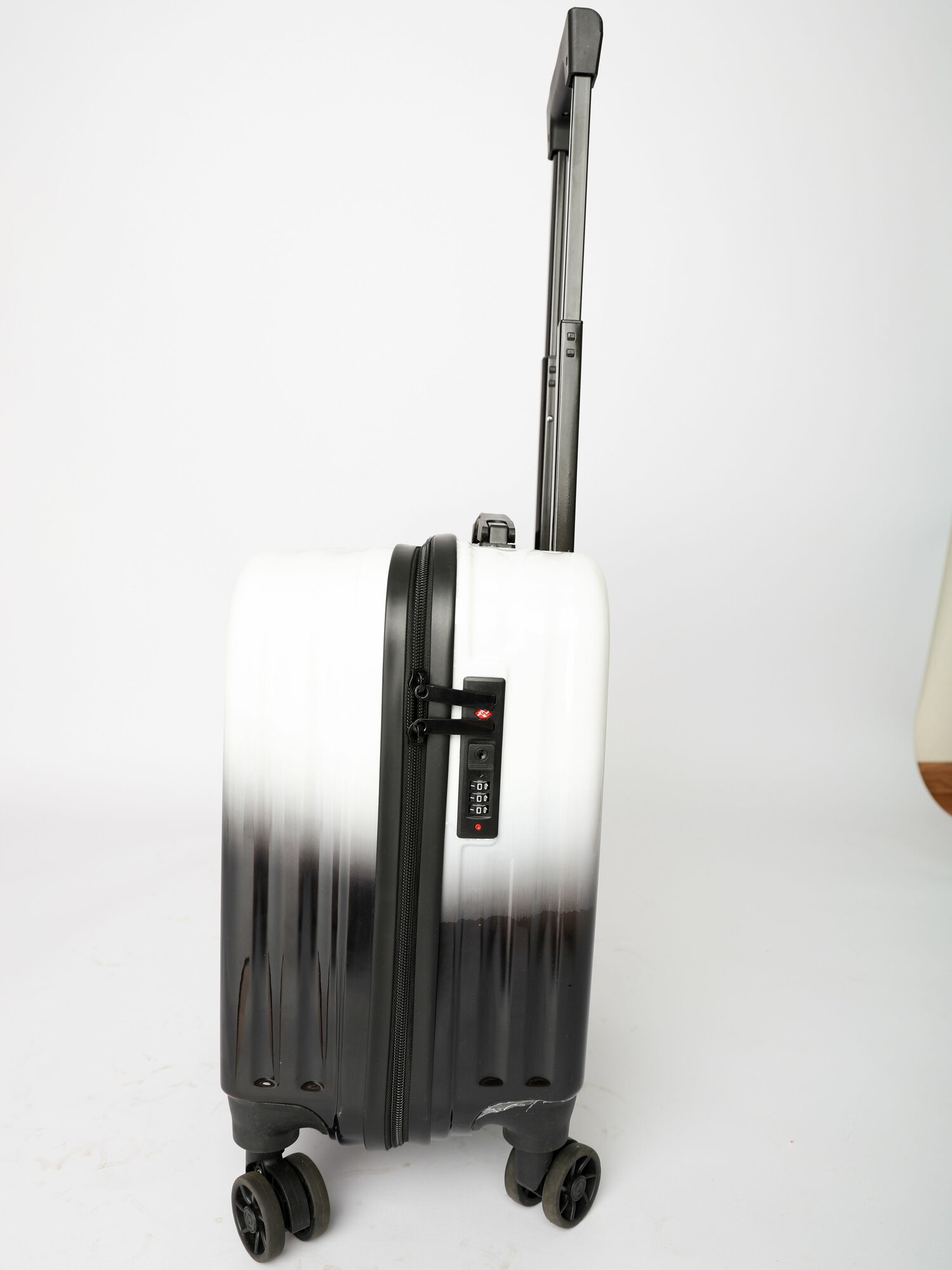 Чемодан , 40 л, размер S, белый, черный — фото 1