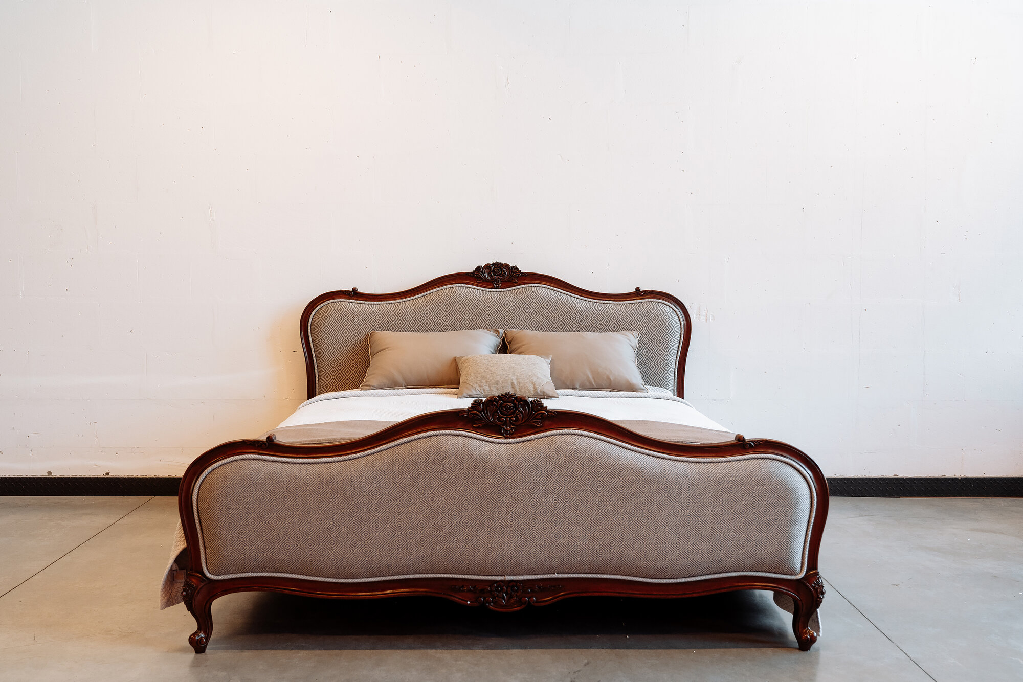 Кровать Lucia, красное дерево,180x200см, с изножьем