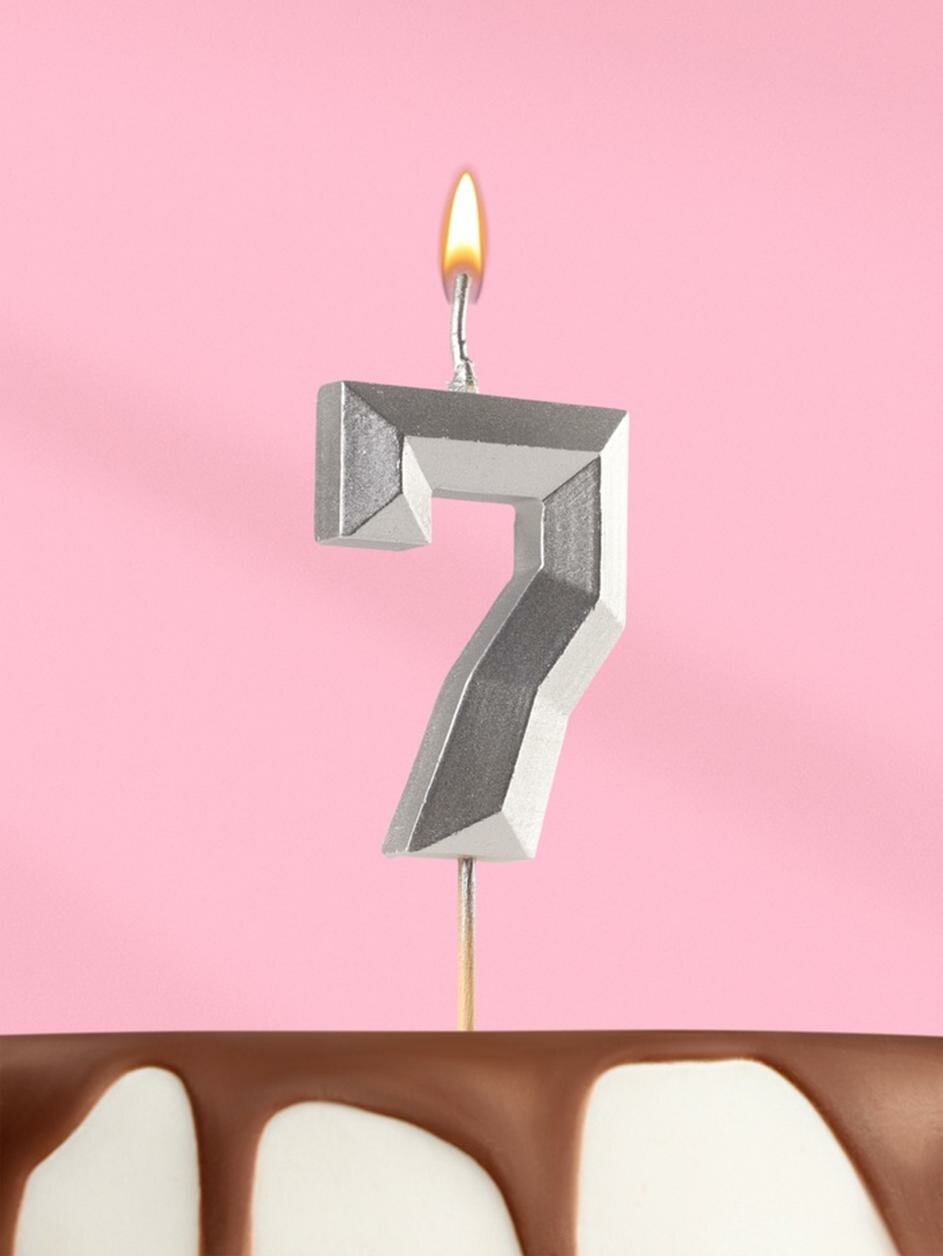 Свеча в торт на шпажке «Серебряные грани», цифра 7, серебряная