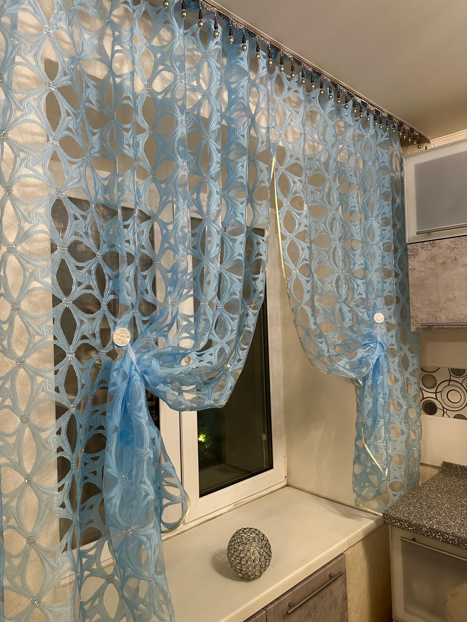 Кухонная шторка нежно-голубая, ширина 3м, высота 1,7м