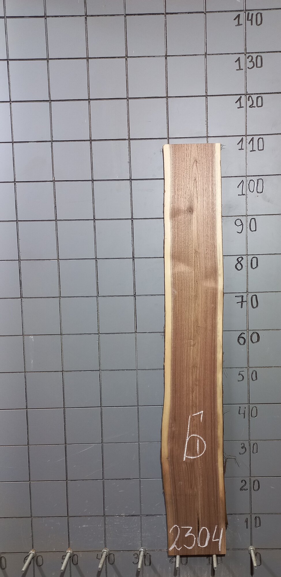 Слэб натурального дерева ценных пород Орех черный №2304; 2*14*100 см, доклес