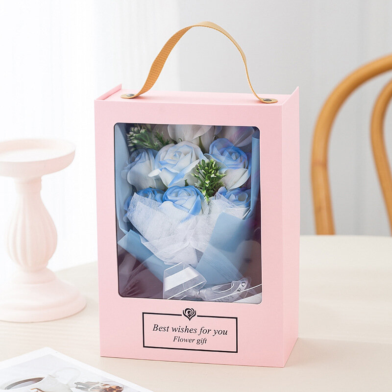 Креативный подарок на День святого Валентина, а также на Международный женский день и День богини: букет из искусственных роз из мыла (в готовой упаковке) - идеальный подарок для вашей девушки.