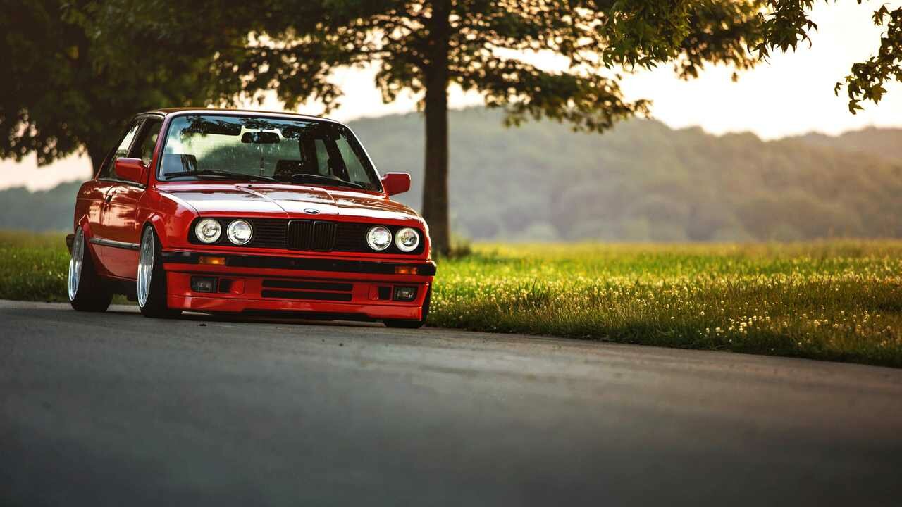 Картина на холсте 110x60 LinxOne "Тюнинг red бмв BMW tuning" интерьерная для дома / на стену / на кухню / с подрамником