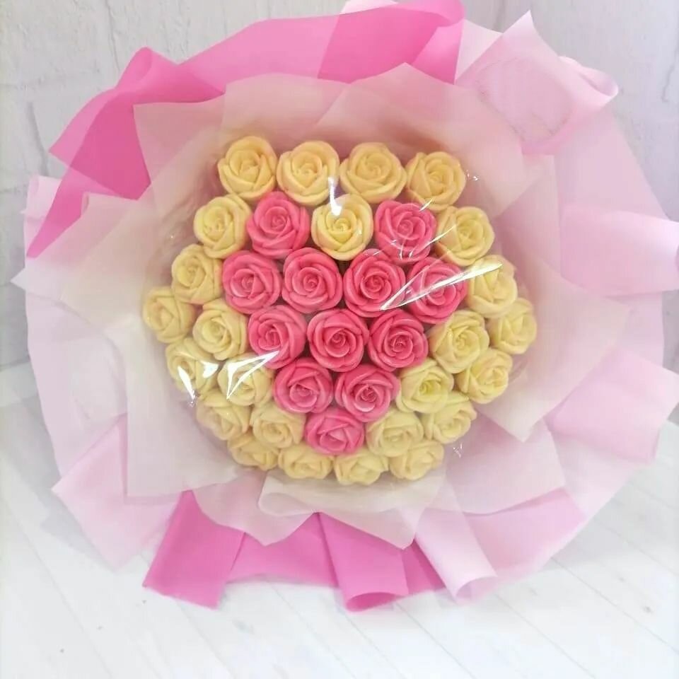 Шоколадный букет из роз "Первая Букетная", белый шоколад, 37 шт