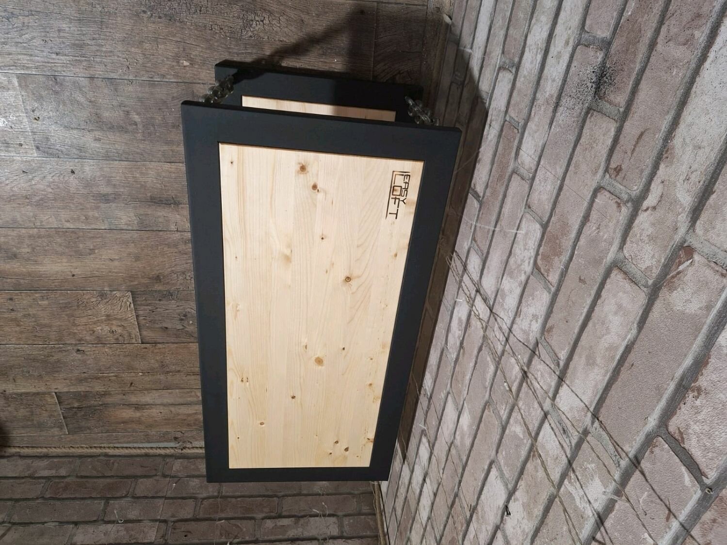Журнальный столик "EasyLOFT" в стиле лофт, для гостиной, с цепями, массив хвойных пород, 100х50х40 см.