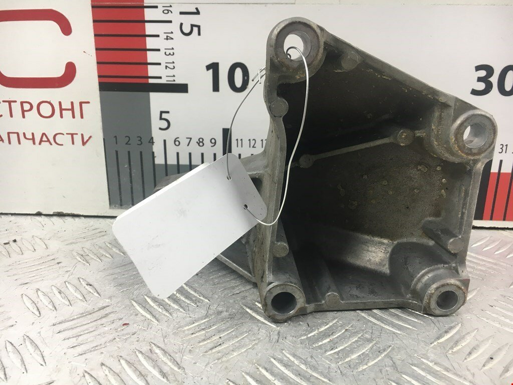 Кронштейн (крепление лапа) двигателя Audi A6 C5 8D0199307G арт. 1638428