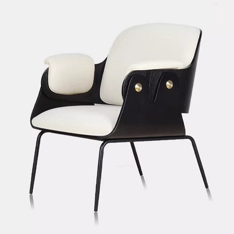 Кресло маленькое в стиле BD Barcelona LOW LOUNGER Дизайн Jaime Hayon (цвет черный + белая экокожа)