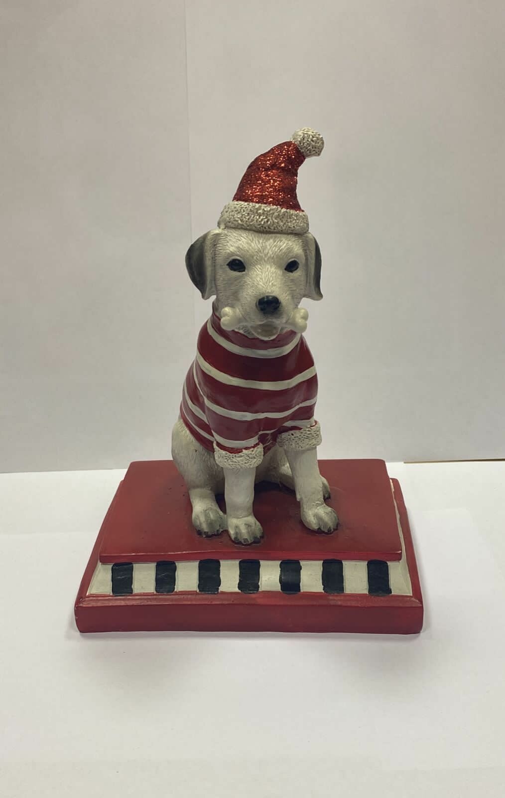 Фигурка декоративная интерьерная Терьер ROYAL GIFTS CO. Собака в кепке