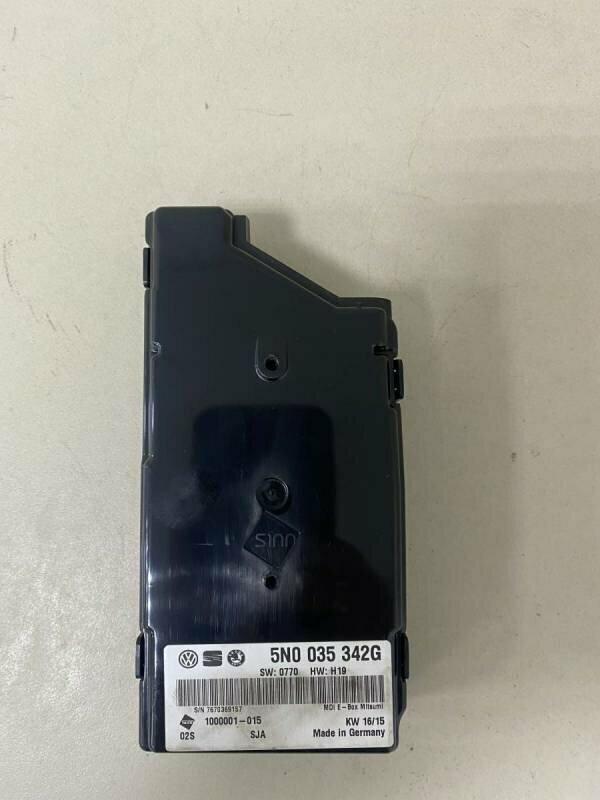 Блок электронный Volkswagen Tiguan 5N2 2011-2016 кат.номер: 5N0035342G 5N0035341H
